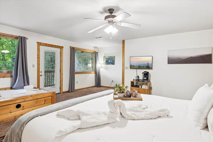 Wears Valley 1 Bd Honeymoon Cabin Hot Tub Secluded - Tennessee