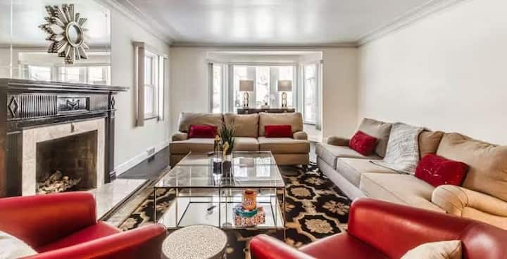 Spacious 5br | Sleeps 10 | University District - Detroit