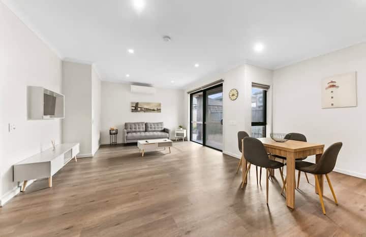 Family-friendly 3br Apt| Parks, Zoo, Golf - Werribee