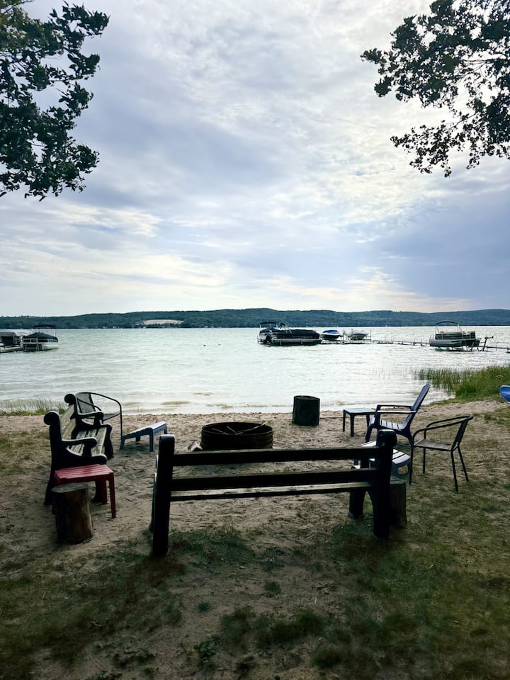 Cozy Condo At Platte Lake Resort - Honor, MI