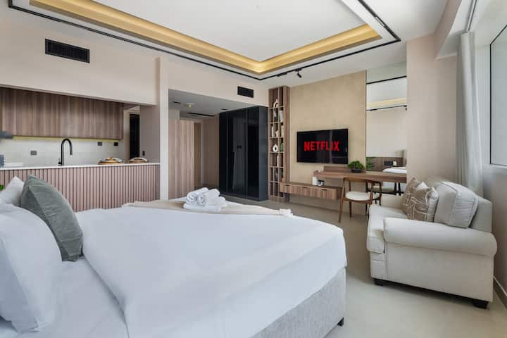 Luxury Jlt Studio • Renovated | Lake View + Metro - Dubái