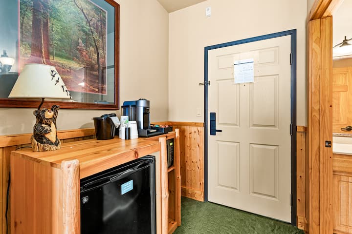 Majestic Lake Views | Studio, 2 Queen | Pools - Two Harbors, MN
