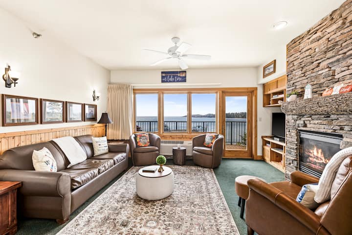 Majestic Lake Views | 2br W/king Suite | Pools - Two Harbors, MN