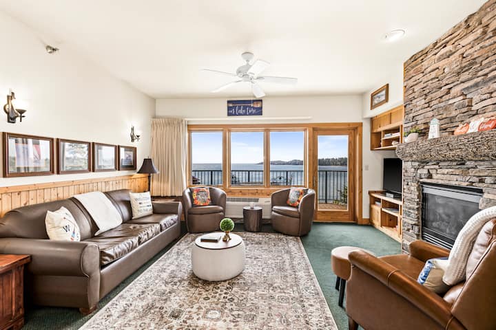 Majestic Lake Views | 1br W/king Suite | Pools - Two Harbors, MN