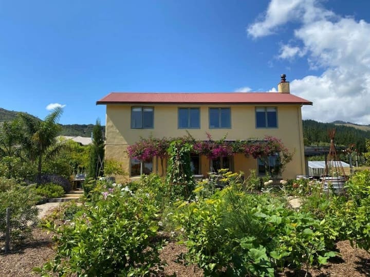 Tuscan Villa With Sea Views In Golden Bay - South Island