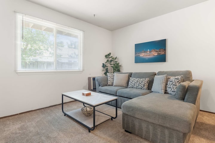 Close To Campus&hospital W/ Free Parking|fast Wifi - Madison, WI