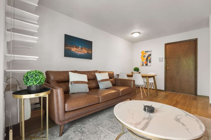 Workspace W/ Desk & Walkable To Hospital & Campus - Middleton, WI