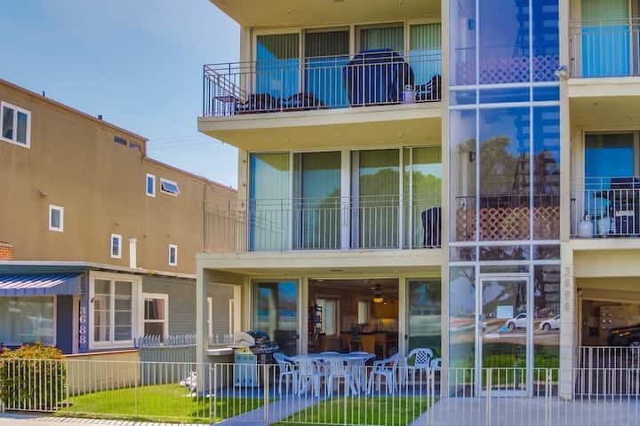 Bayside Gem - Beachfront - Vibrant - Ocean Breeze - Ocean Beach - San Diego