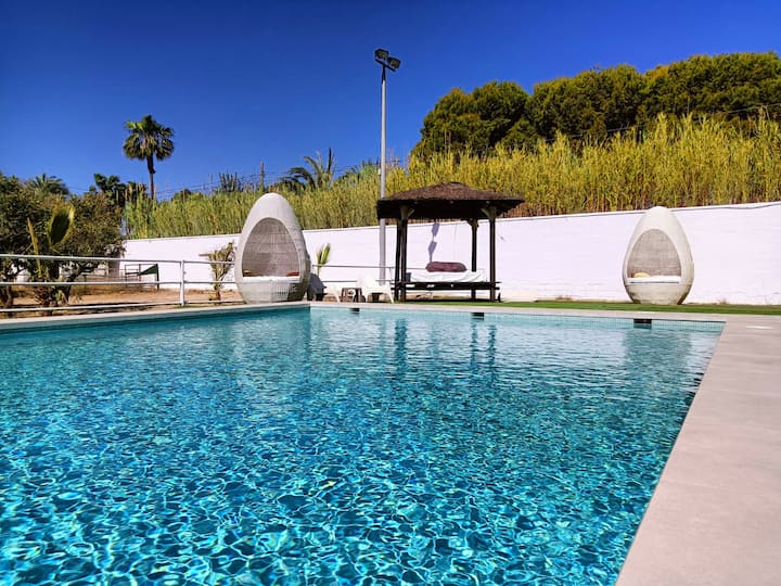 30 People, Pool, Disco,10 Min Beach - Alicante