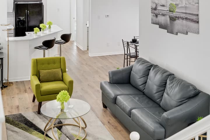 Tasteful 3br I Free Parking I Workspace - Grand Prairie, TX