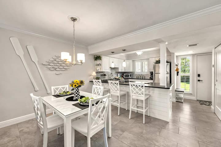 Closest To Pool • Pickleball/tennis • Beach Access - Bradenton Beach, FL