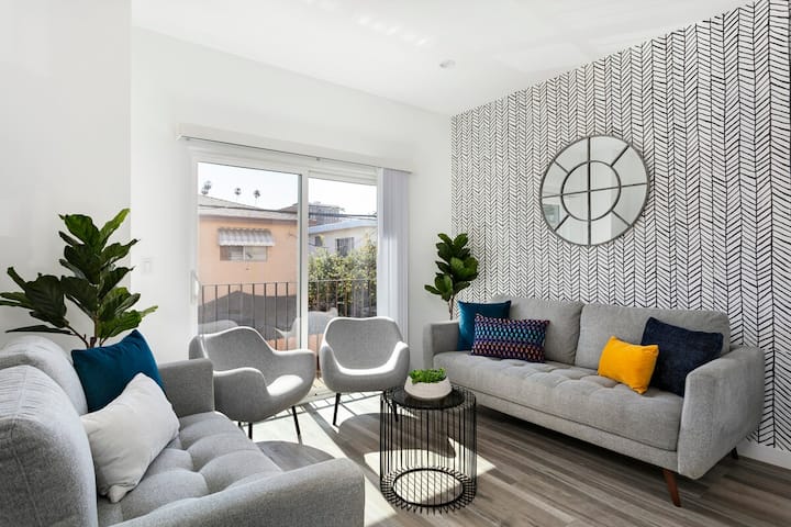Enjoy Stylish 4br Townhouse, Sleeps 8 With Wi-fi - Elysian Park - Los Angeles
