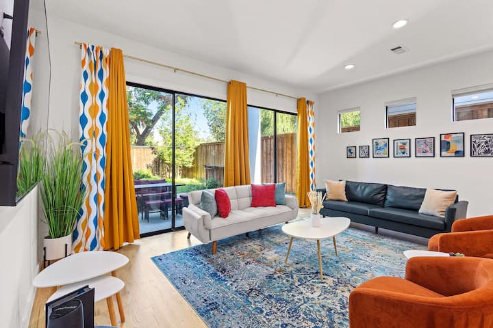 3br Activity Loft | King & Queen Beds + Screen Fun - Dallas, TX