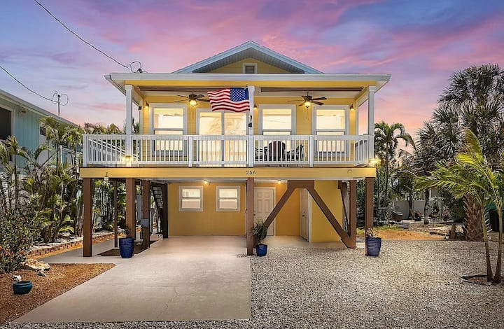 Ostego Charm | Fort Myers Beach Coastal Charm - Sanibel Island, FL