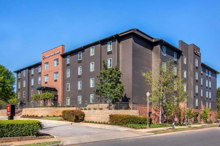 Steps From Downtown Atlanta | Free Breakfast - Atlanta, GA