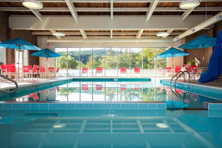 Premier Comfort: Heated Indoor Pool & Free Parking - Hanover, NH