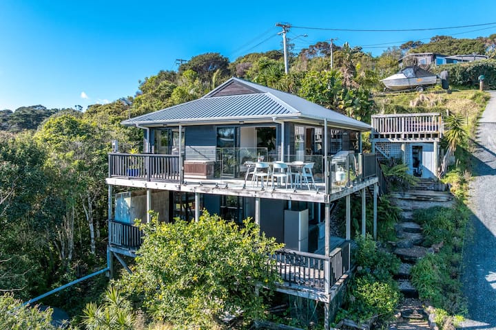 Blackpool Horizon - Our Island - Waiheke Island