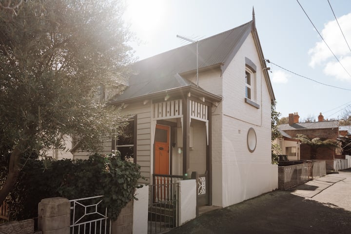The Balfour, Classic Cottage In Cbd's Café Quarter - Launceston