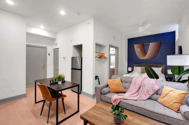 Stylish Studio W/ Free Parking | Medical District - Louisville