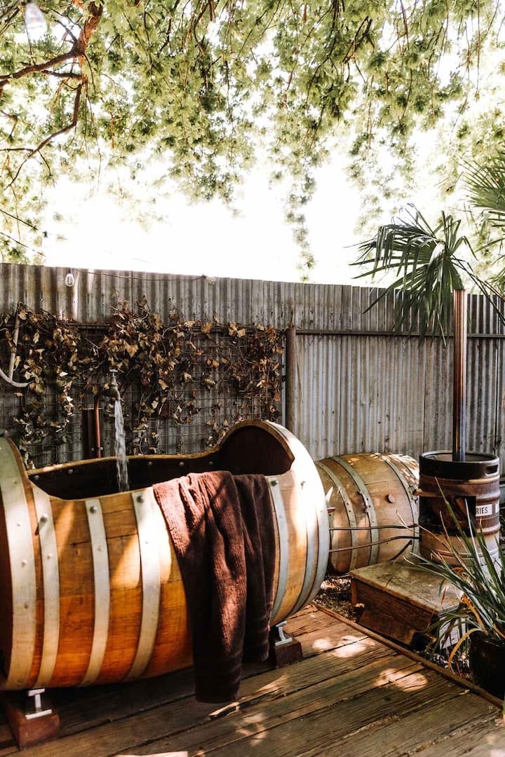 Atelier’s Den - Wood-fire Hot Tub, Center Of Town - Beechworth