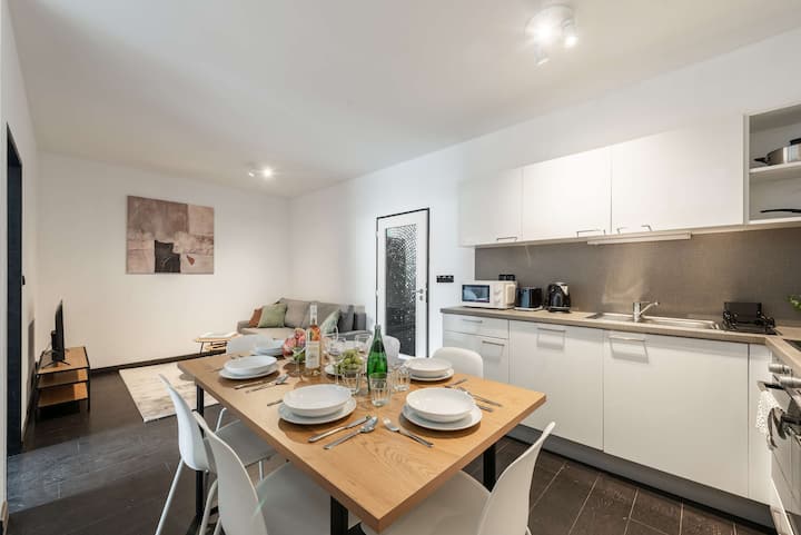 Apartments With Balcony Near Center - Prague