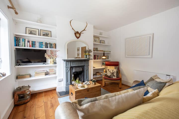 Crayfish Cottage, 90 Pump Street - Orford Castle