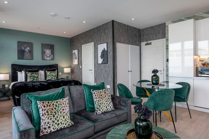 Palm Tree House | Panther - Bromley