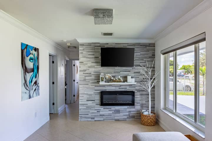 ‼️Waterfront 3br W/ Pool, Tiki Hut & Mini Golf - Miramar, FL