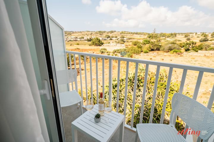 Stylish Double Room | Private Balcony & Views - Malta
