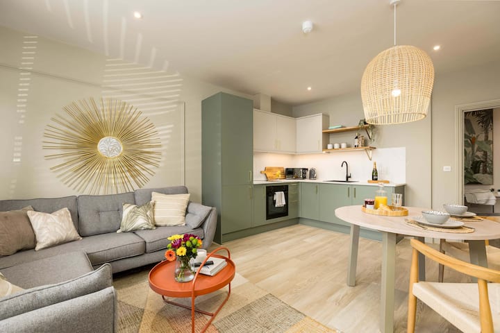 Bright, One-bed Apartment Just Steps From The Sea - Bournemouth