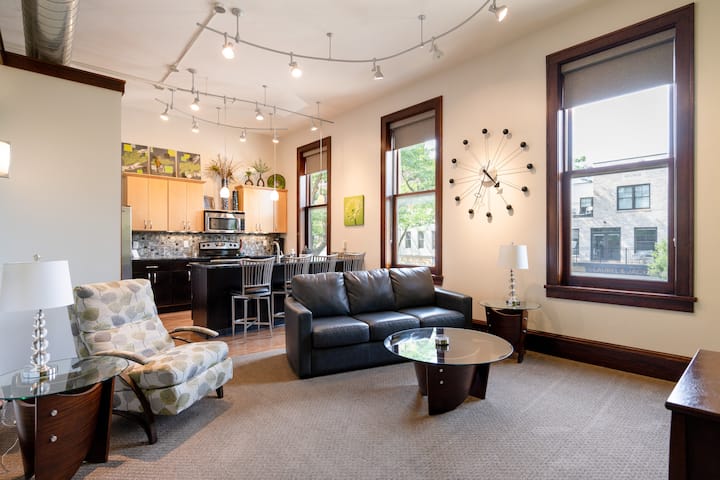 Modern Condo In Downtown Holland: The Michigan - Holland Tulip Time Festival