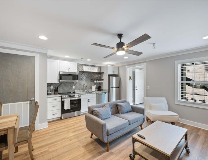Carters Court Cozy Hideaway - Franklin