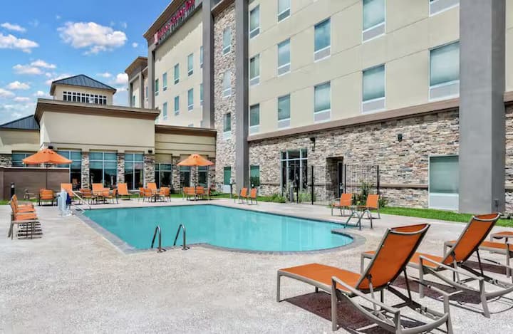 Easy I-35 Access | Pool. Gym. Dining. Free Parking - Kyle, TX
