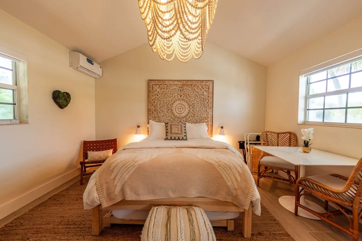 Hotel Seahorse Beach Bungalows Room #5 - Fort Pierce, FL