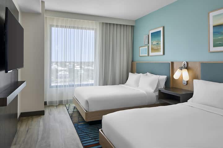 2 Queen Suite + Rooftop Bar & Pool & Beach Access - Gulf Shores, AL