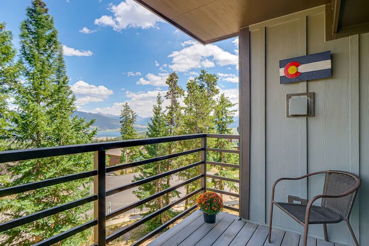 Ski & Adventure Base: Mtn-view Silverthorne Condo - Silverthorne, CO