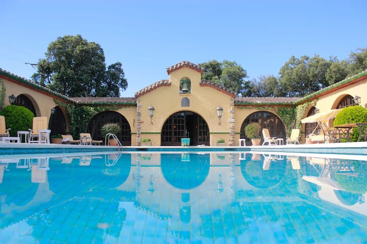 Masia Mimosa Pool House - Els Límits