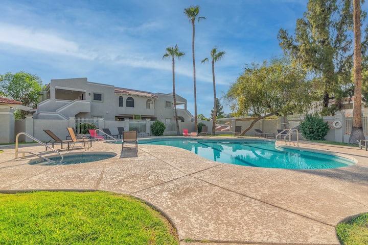 Tempe Room,  Private Bath, Walk To Asu & Mill - Tempe, AZ