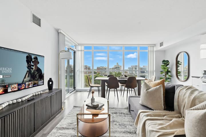 Modern 2br Condo | Stunning Views, Walk Everywhere - Toronto
