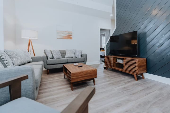Modern 4-bedroom Soulard Home • Patio & Walk To St - St. Louis