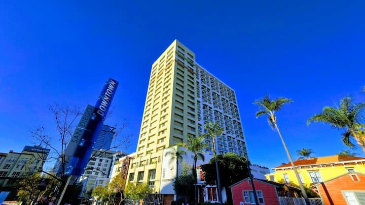 Stay Near Top Attractions | Balcony & Pet-friendly - San Diego, CA
