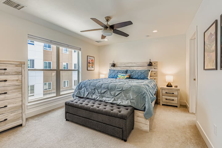 Lazy Rocky Retreat | 2 Bedroom - Arvada, CO