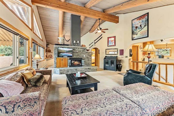 Central Vail Stay | Cozy Interior + Deck Views - Vail, CO