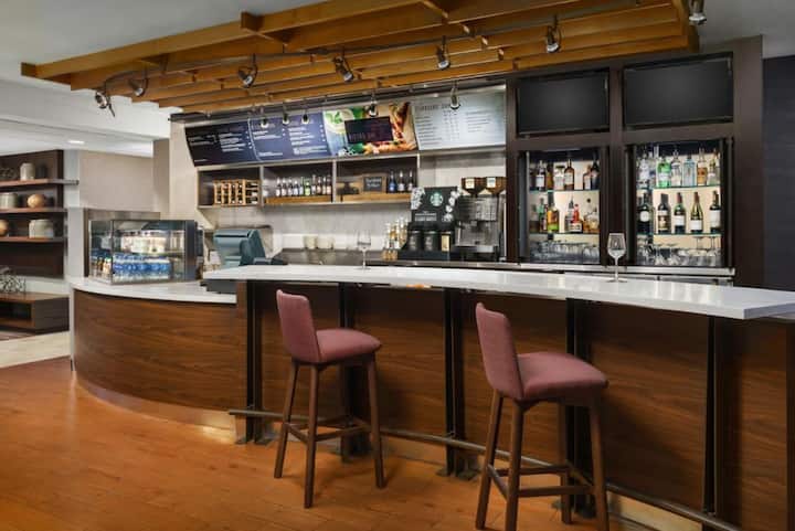 Near Wheaton College | Bistro Bar & Pet-friendly - Hanover, PA