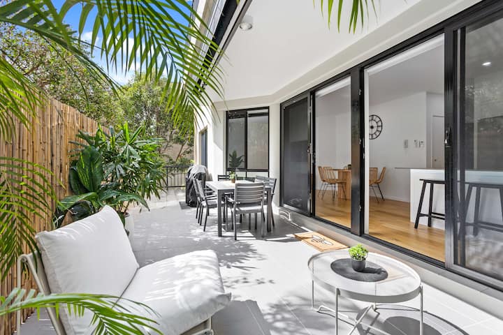 Brise On Burleigh - 2 Bedroom Coastal Escape - Coolangatta
