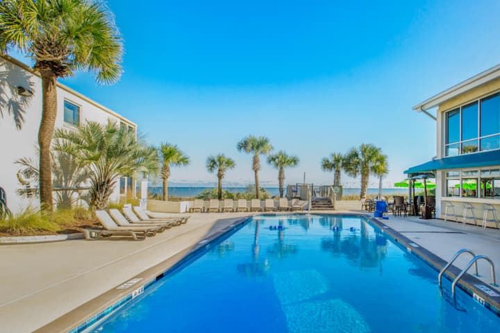 Beachside Stay | Pool. Free Parking - Pawleys Island, SC