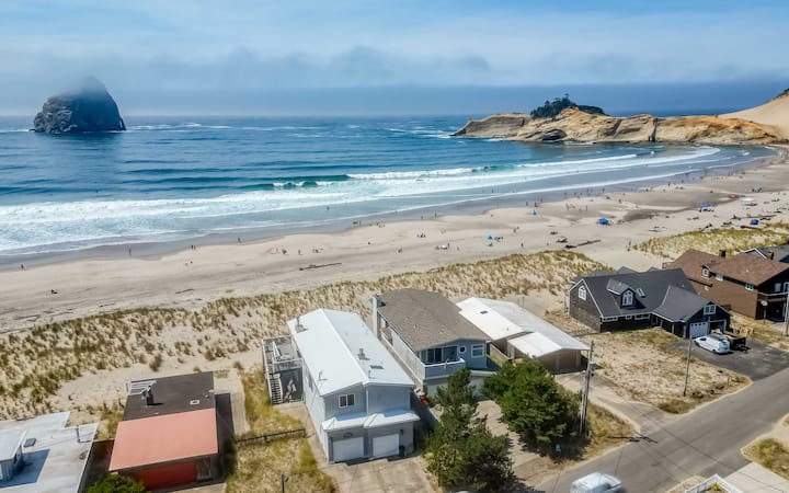 Oceanfront, Haystack Rock View, In Pacific City - Pacific City, OR