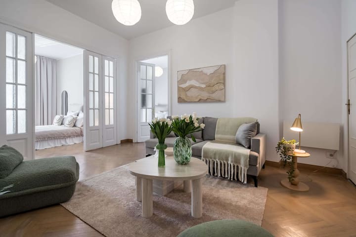 Balcony On Calea Victoriei | Gorgeous 3br - Bucharest