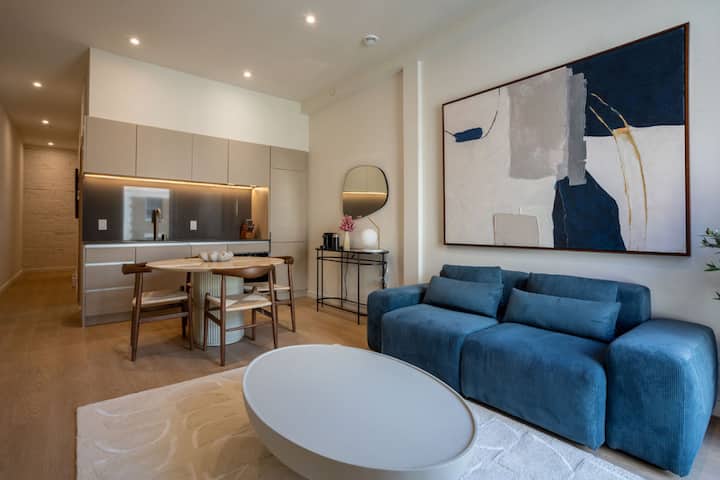 Modern Retreat With Chic Design In Downtown Mtl - Montreal