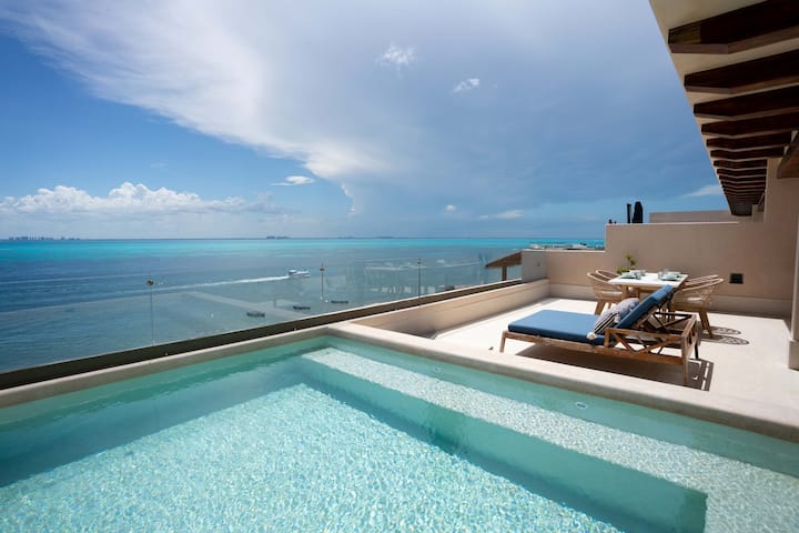Couples Retreat | Beachfront Rooftop & Jacuzzi - Isla Mujeres